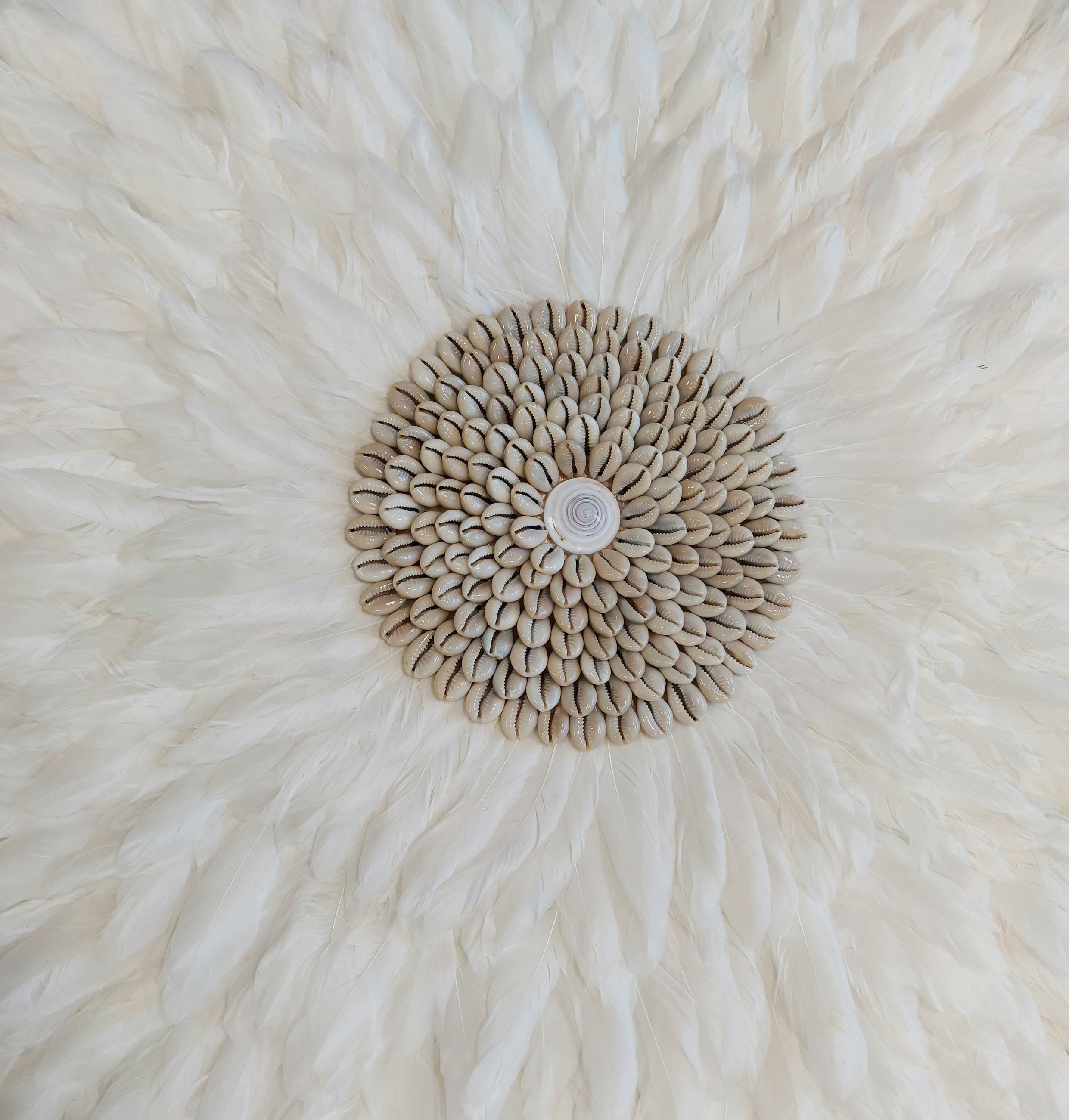 Feather Round Wall Décor Hanging | Elegant Home Accent – Casachicstore
