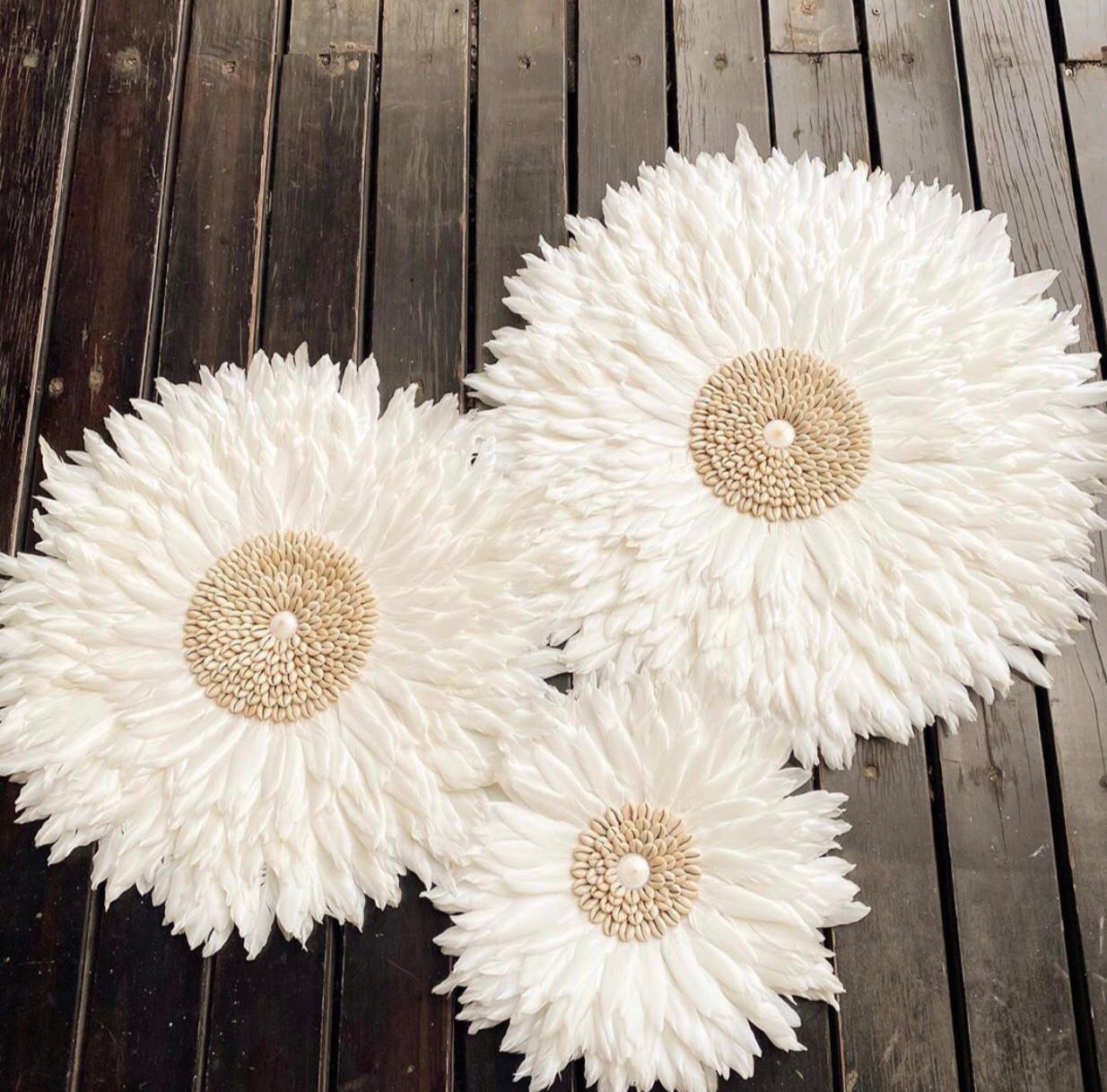 Feather Round Wall Décor Hanging | Elegant Home Accent – Casachicstore